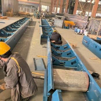 China Mobile Crawler Ship Loader Conveyor For Bulk Material Port Loading Unloading Conveyor for sale