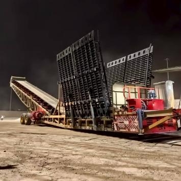 Quality Crawler Mobile Ship Loader Conveyor for Bulk Material Transfer at Port Terminals for sale