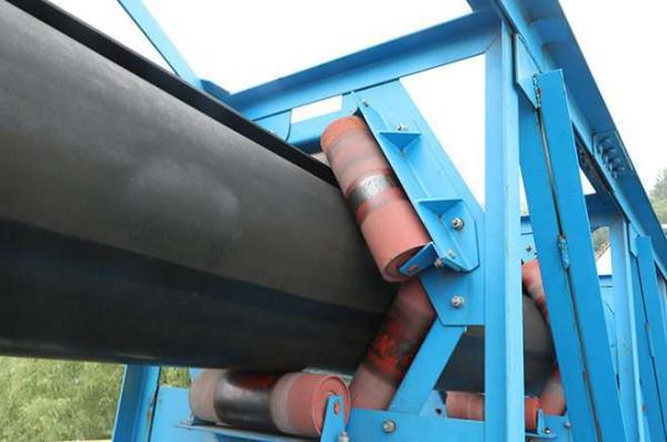 Quality Enclosed Pipe Belt Conveyor Dust-Free Bulk Material Transport for Mining, Cement for sale