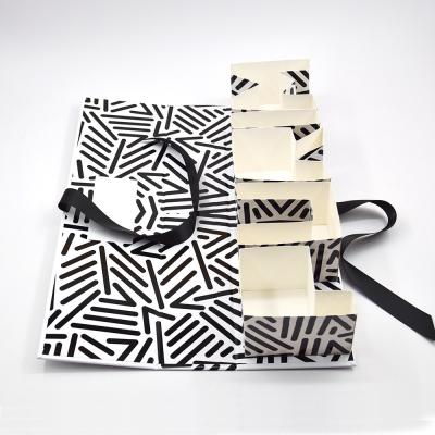 중국 고급 맞춤형 인쇄 플립탑 슬라이딩 서랍식 경질 선물 상자 (스펀지 삽입 및 리본 포함) 판매용