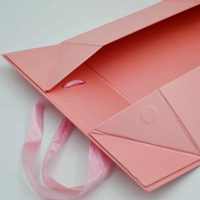 Cina Lusso magnetico pieghevole su ordinazione del regalo di piegatura del cartone di PMS della scatola con il nastro ISO9001 in vendita