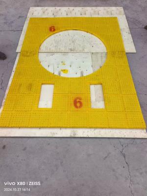 China 2200X1800 MM Tabela giratória Material de esteira antiderrapante PU Amarelo com unhas de aço à venda