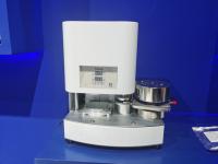 China Desktop Thermoforming Machine 220V 800W Positive Negative Pressure 0.4mm-4mm Foil for sale