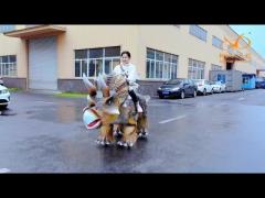 Triceratops realistici Dinosauri che camminano Automobile dei dinosauri realistici