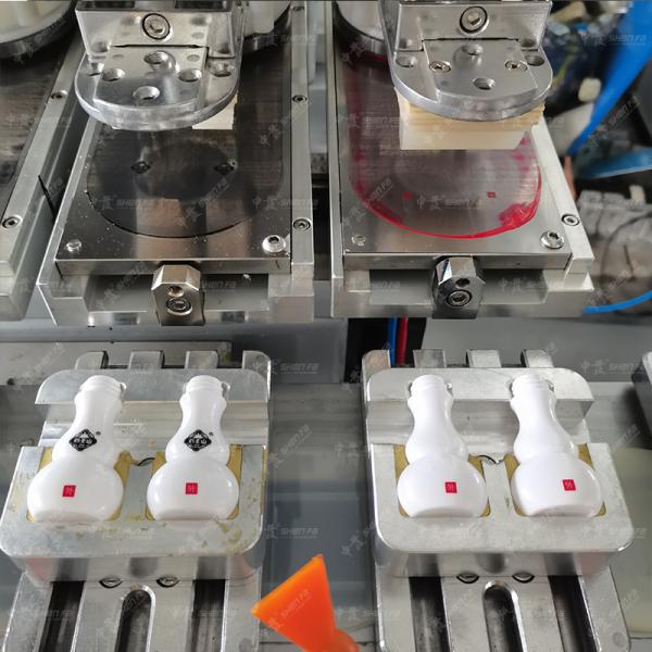 Impresora semi automática del cojín de cuatro colores para la pequeña botella médica