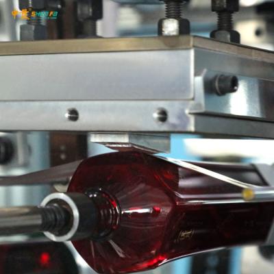 China Das mechanische Fahren füllt automatische heiße Folien-Aushaumaschine ab zu verkaufen