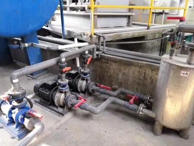 중국 수동 랙킹 시스템을 사용한 알루미늄 모듈식 아노다이징 라인 공정 판매용