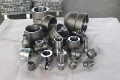 Colocaciones de alta presión forjadas de la tubería de acero del carbono, instalaciones de tuberías modificadas para requisitos particulares, hechas en fabricante del profesional de China