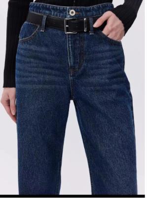 China Een high-waist straight-leg denim broek. Te koop