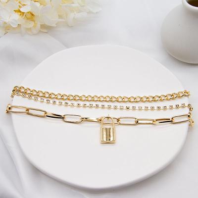 中国 Pandentの円形のたがの金の方法ネックレスは3つの円宝石類をぶら下げるために締まる 販売のため