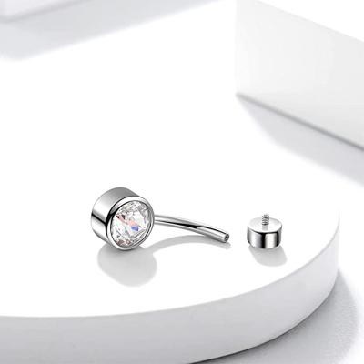 China Doppelte klare Edelstein-Frauen-schellt Titanbauchnabel 14 Messgerät 6mm zu verkaufen