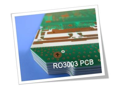 中国 ロジャース3003 PCB RO3003高周波PCBの10mil、20mil、30milおよび60mil厚いコーティングの液浸金、銀および錫 販売のため