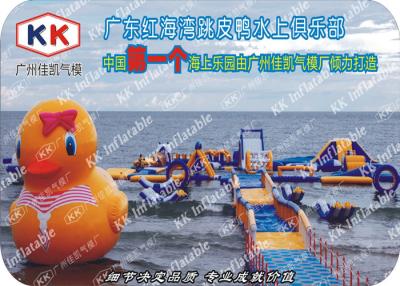 Cina Parco di galleggiamento gonfiabile dell'acqua degli sport acquatici con la tela cerata del PVC di 0.9mm in vendita