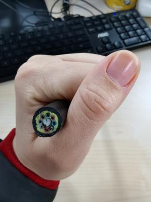 중국 머리위 단일 피복 모든 유전성 자립하 ADSS가 200m 12 24 48 핵심 피브라 옵틱 케이블에 걸쳐 이어집니다 판매용