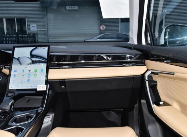 2024 China New 5 Seats Big Room Gasoline SUV Geely Boyue L Car for Adult