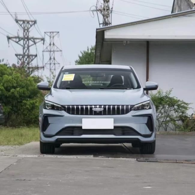 Made in China Geely Coolray 1.5t DCT Model 2023 New Car for Sale 5.8L Per 100km Comprehensive Fuel Consumption R17 R18 Tire