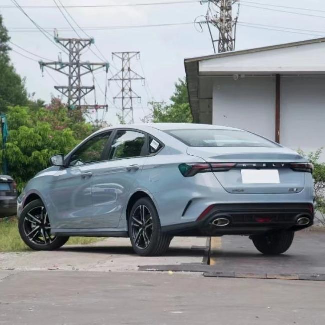 Made in China Geely Coolray 1.5t DCT Model 2023 New Car for Sale 5.8L Per 100km Comprehensive Fuel Consumption R17 R18 Tire
