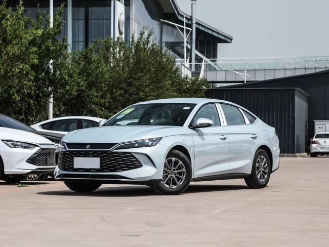 2024 Byd Qin L Dm-I Long Range 80km 120km Plug-in Hybrid Latest Model Comprehensive Mileage 2100 Km New Energy Vehicle Car EV Car EV
