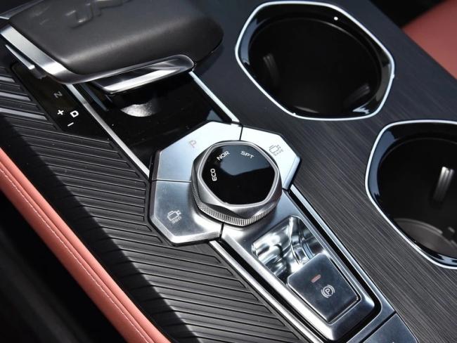 in Stock 2023 Style Changan Uni-T Automobile Second Generation 1.5t Premium Made in China Left Steering Cars Uni-T