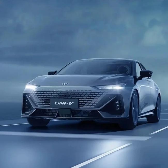 Chang&prime;an Uni-V 2023 Model Idd 1.5t 113km Plug-in Hybrid New Energy Cars