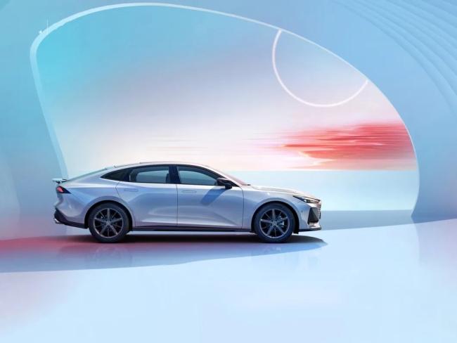 2023 China Most Popular Brand Changan Uni-V Idd Hybrid/Petrol Vehicle