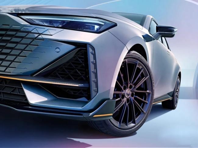 2023 China Most Popular Brand Changan Uni-V Idd Hybrid/Petrol Vehicle