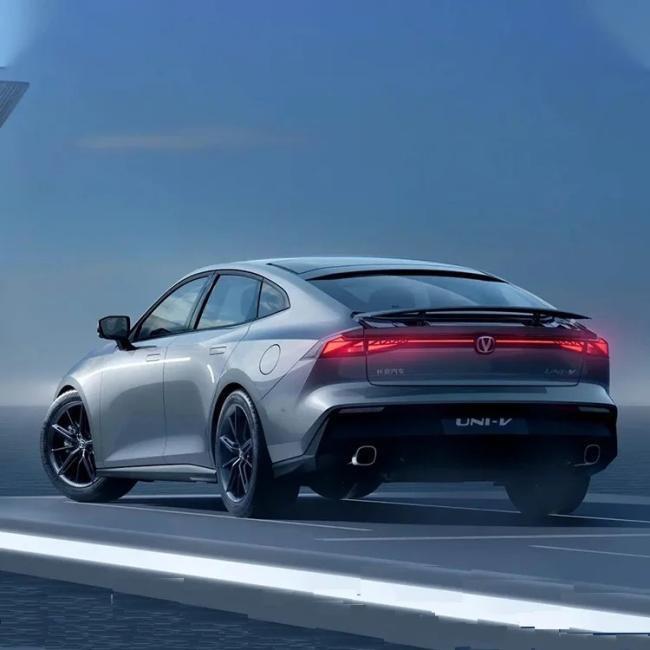 2023 China Most Popular Brand Changan Uni-V Idd Hybrid/Petrol Vehicle