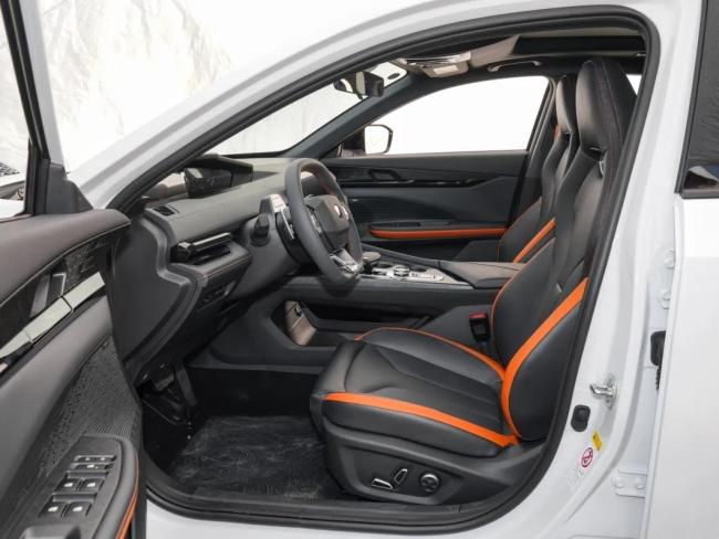 Changan Intelligent Electric Uni-V Idd 1.5t 113km 2023 Version Car Electric Sport EV Vehicle Private Car