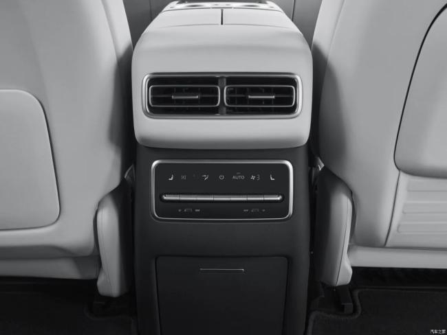 Li Auto L7 Air 5-Seats 2023 1.5t 40.9kwh 4WD Cltc-1315km Reev Midsize to Full-Size SUV