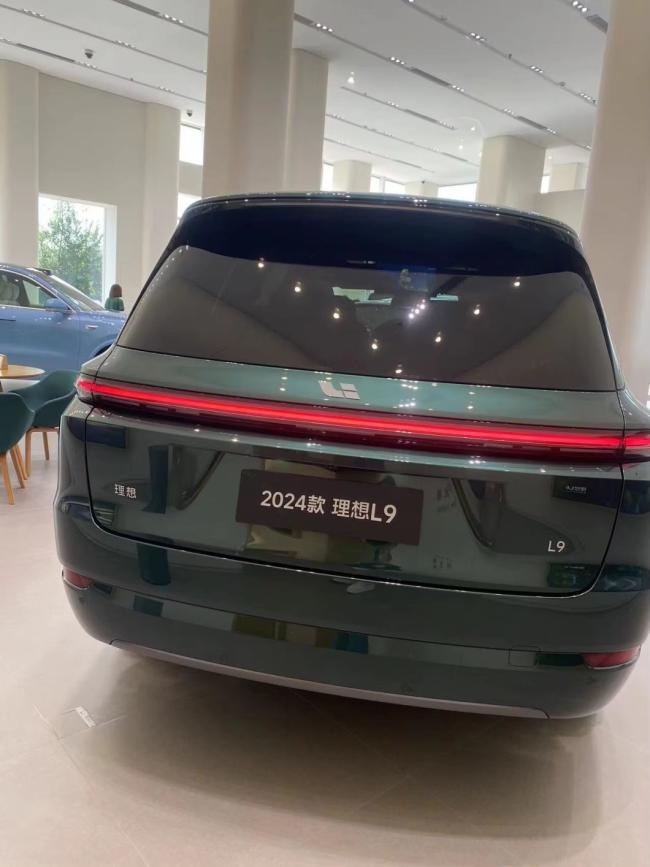 Li Auto L9 China Large SUV 2024 Leading Ideal L9 PRO EV Car New Energy Vehicle Lixiang L9 Electric Car with 210km