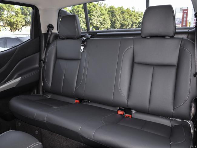 Dongfeng New Cars Rich 6 Gasoline Engine 2.4L Top Sale 4WD Pickup High Quality China Made for Export
