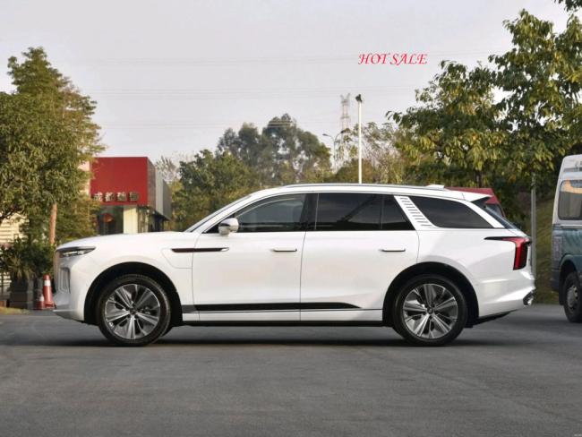 Hongqi H9 Is a Popular Chinese MID to Large Scale Car with Left-Hand Drive Powered Vehicles