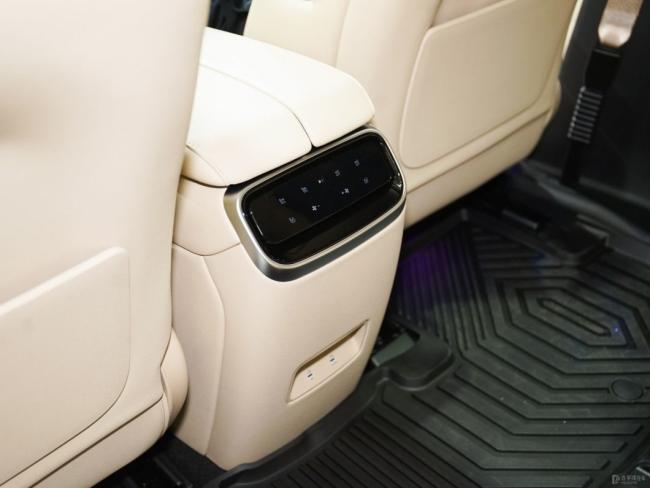 Aito M7 Harmony Ads Autopilot Medium Large SUV Extended Range EV 6-Seat Driving 1300km Acceleration 4.8s