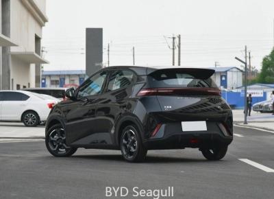 中国 330kW 最大電池容量 ブラック&ホワイトのByd SeagullEVカー 405kmの範囲 販売のため