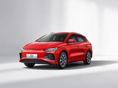 Cina Byd E2 5 porte 5 posti auto elettrica economica con potenza massima di 70 kW e certificazione CE in vendita