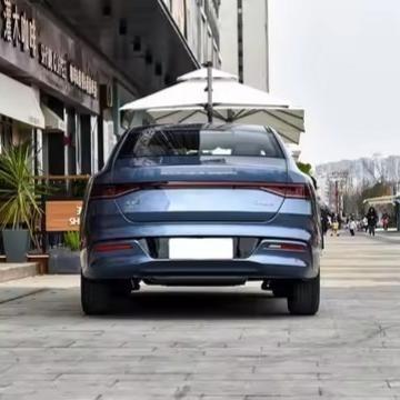 中国 2024 Byd Qin Plus Dm-I Honor 55km E-CVTギアボックス付き最先端エンジンプラグインハイブリッドカー 販売のため