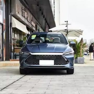 中国 2024 Byd Qin Plus Dm-I Honor 55km E-CVTギアボックス付き最先端エンジンプラグインハイブリッドカー 販売のため