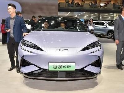 Cina Byd Sea Lion 07 71.8 Kwh Capacità della batteria Auto elettrica con 4830x1925x1620 mm Dimensione in vendita