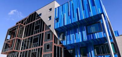 중국 강한 강도 사전 설계 된 다층 철강 건물 진열 철강 구조 판매용