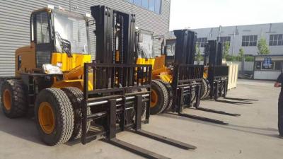Cina controllo idraulico diesel del carrello elevatore a forcale del paese trasversale 4WD con lo stato 6000kg dell'aria in vendita