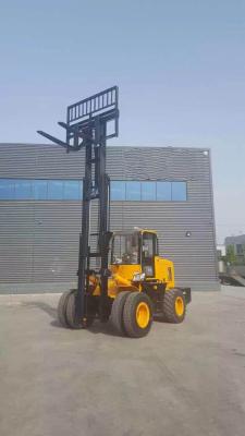 Cina controllo idraulico diesel del carrello elevatore a forcale del paese trasversale 4WD con lo stato 6000kg dell'aria in vendita