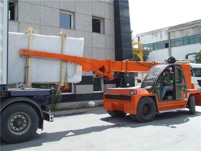 China 10ton crane telehandler for  marble slab loading and unloading from 20GP container for sale