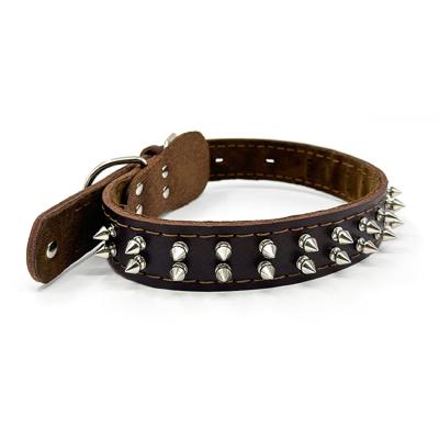 Cina Collare per animali domestici in vera pelle con design borchiato – Elegante, resistente e confortevole in vendita
