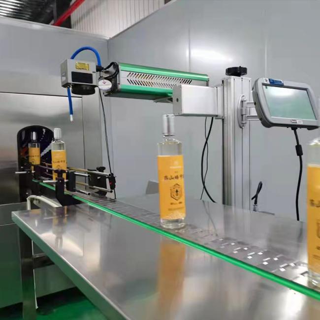 CO2 flying laser marker can automatically encode and print serial and batch numbers