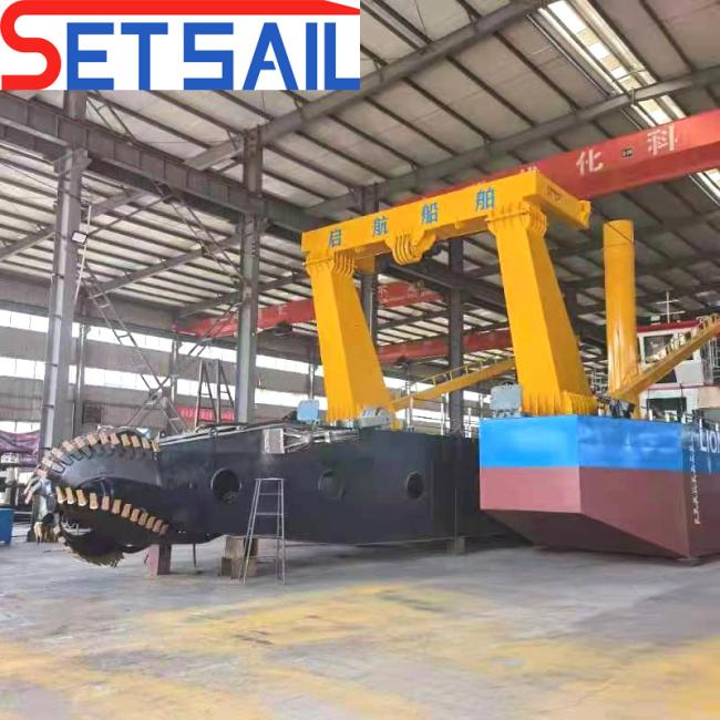 Diesel Engine Power Cutter Suction Digging Dredger From China