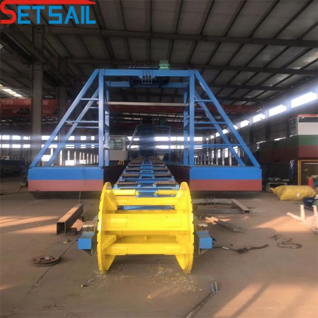 High Quality Bucket Chain Gold Dredger with Agitation Chute