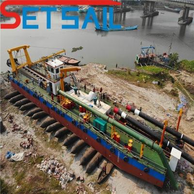 中国 リバーレイク・ポート貯水池 20m深さの24インチカッター吸水掘削機で掘削 販売のため