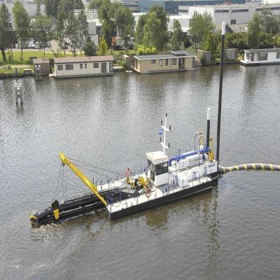 Cina 180 t Peso totale Rexroth Hydraulic 20 Inch Cutter Suction Dredging Boat per la sabbia fluviale in vendita