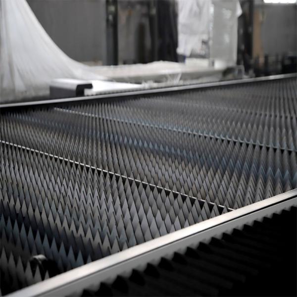 Quality Aluminum Stainless Carbon Steel Fiber Laser Cutting Machine with Cypcut Control for sale