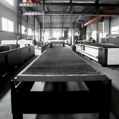 Cina Raytools Laser Head Double Platform Fiber Laser Cutting Machine per lamiere di metallo spesse in vendita